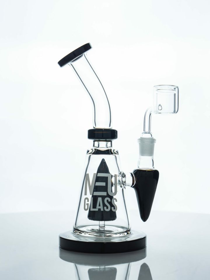 NEU Concentrate Rig Pyramid (8″) – NEU Pipes